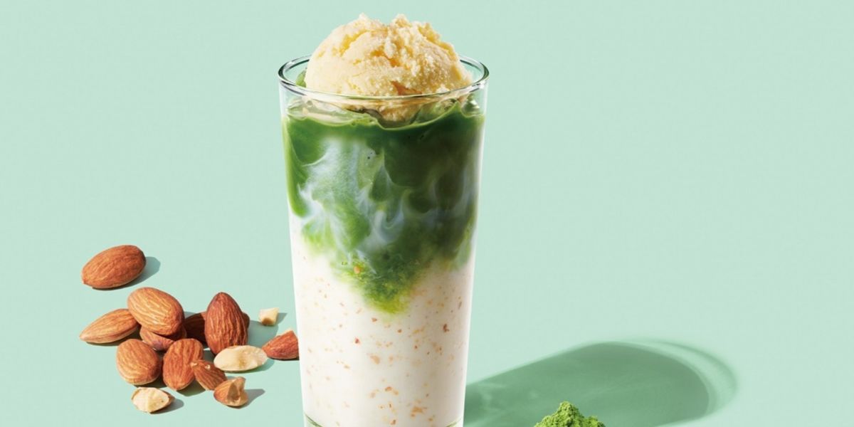 【スタバ新作】抹茶×アーモンドのティーフロートはいかが？「抹茶 ＆ クラッシュ アーモンドミルク ティー ラテ」が全国10店舗限定で販売
