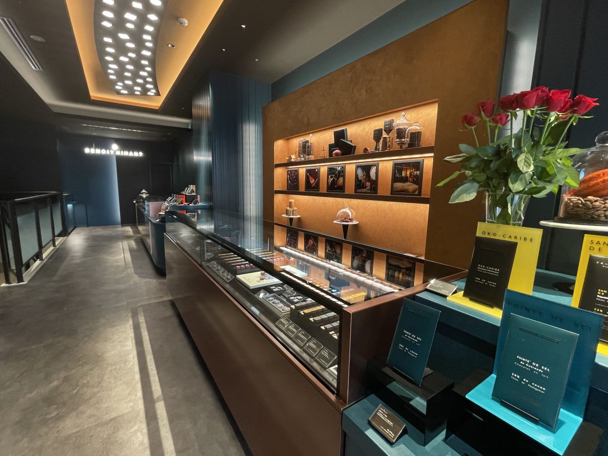 日本初の旗艦店「BENOIT NIHANT GINZA」で限定ショコラパフェを堪能｜るるぶ&more.