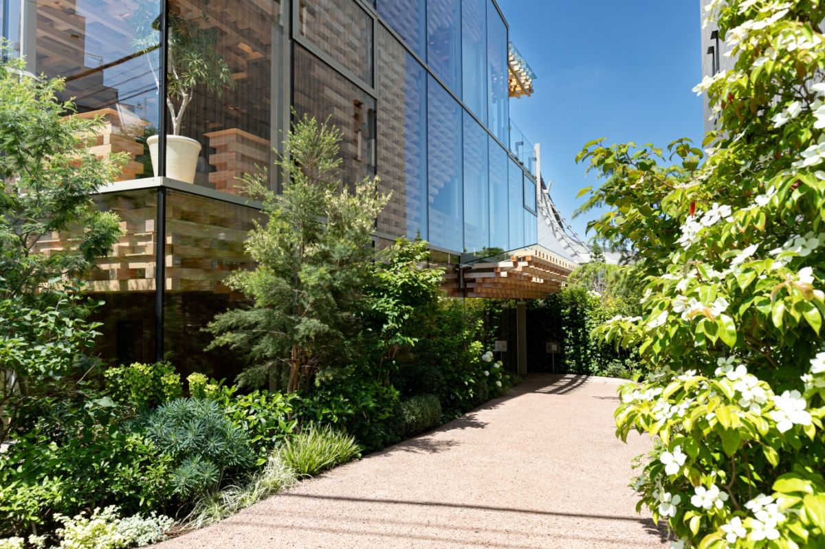 【おとなのソロ部】五感でアロマの魅力を体験するソロ時間。原宿「AEAJ Green Terrace」へ｜るるぶ&more.