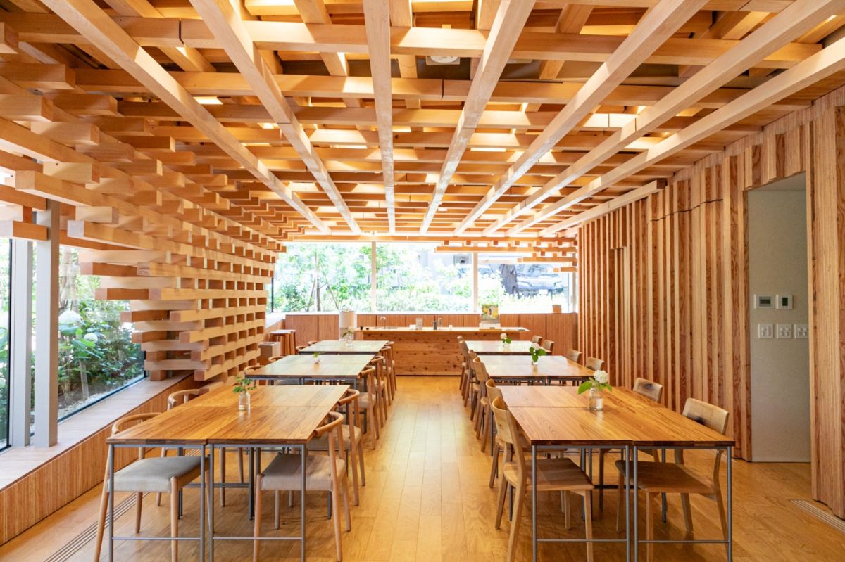 【おとなのソロ部】五感でアロマの魅力を体験するソロ時間。原宿「AEAJ Green Terrace」へ｜るるぶ&more.