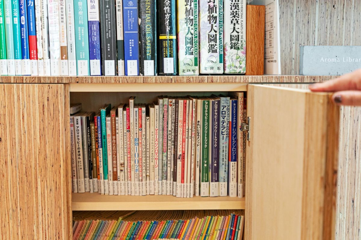 【おとなのソロ部】五感でアロマの魅力を体験するソロ時間。原宿「AEAJ Green Terrace」へ｜るるぶ&more.