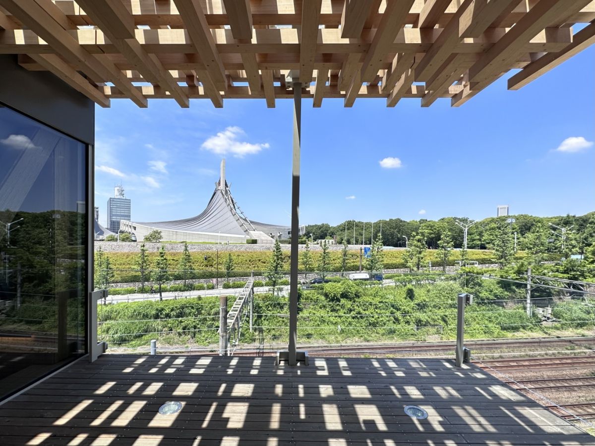 【おとなのソロ部】五感でアロマの魅力を体験するソロ時間。原宿「AEAJ Green Terrace」へ｜るるぶ&more.