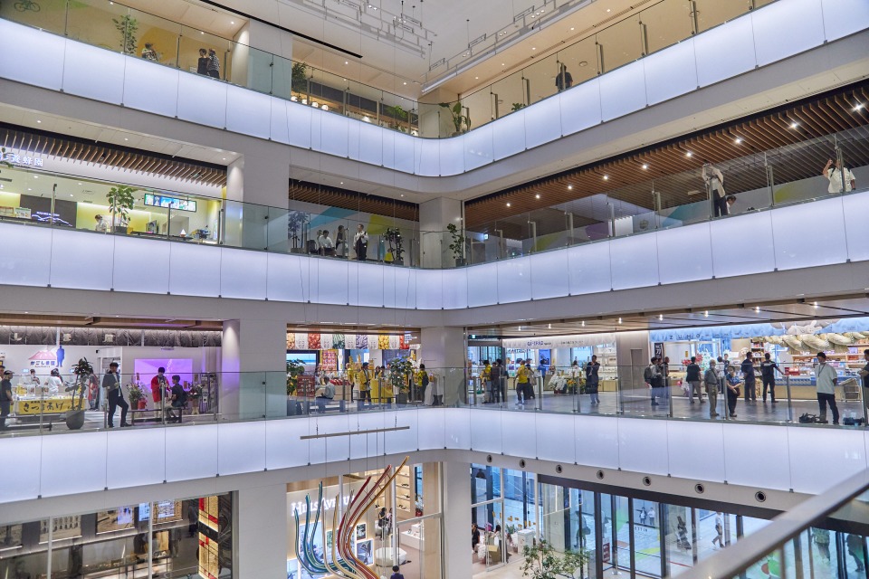 「KITTE大阪」が大阪駅西側のJPタワー大阪内に誕生。日本各地のいいものが大集合！｜るるぶ&more.