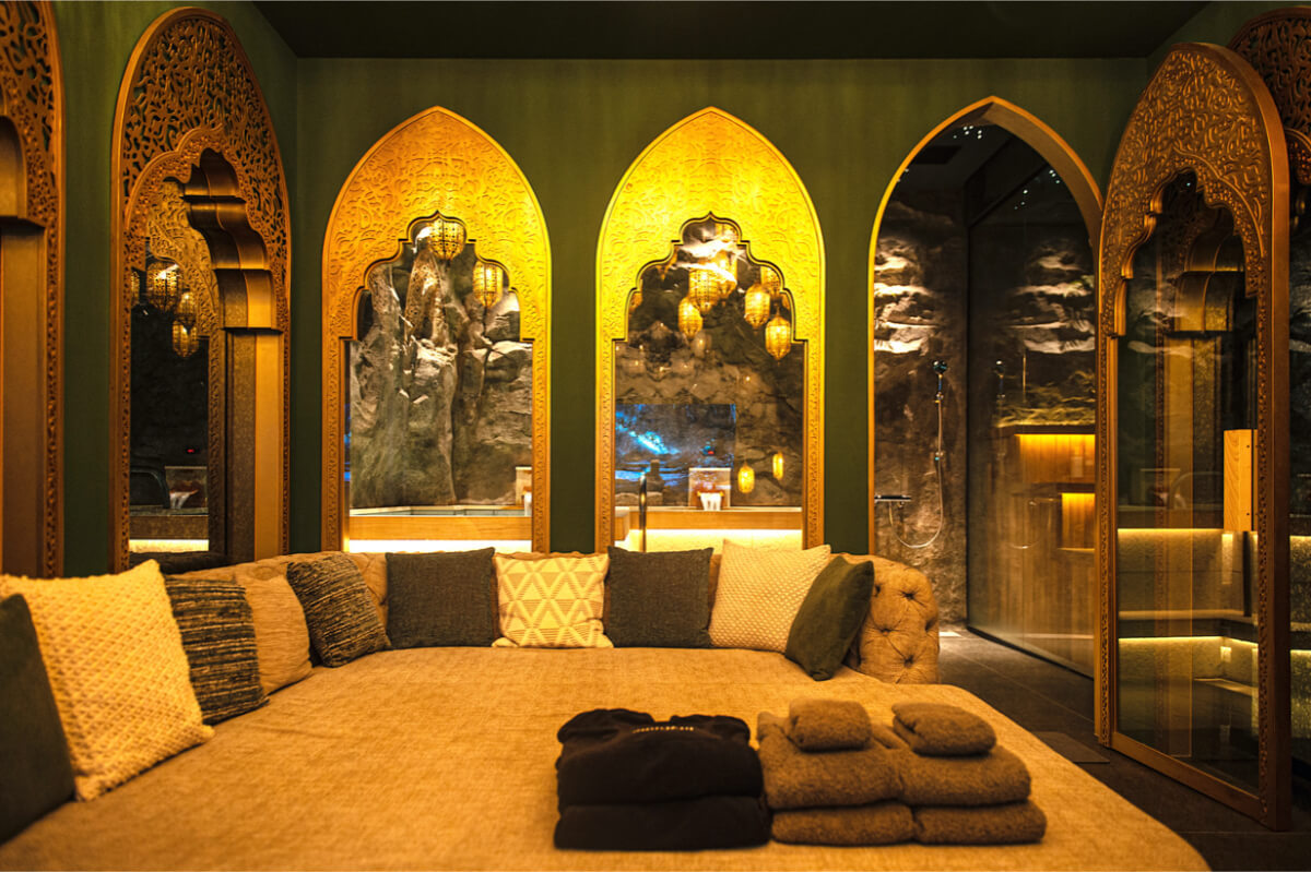 サウナと一緒に温泉も！ 「KUDOCHI onsen六本木温泉店」で堪能するラグジュアリーなプライベートサウナ【ご褒美の新定番】｜るるぶ&more.