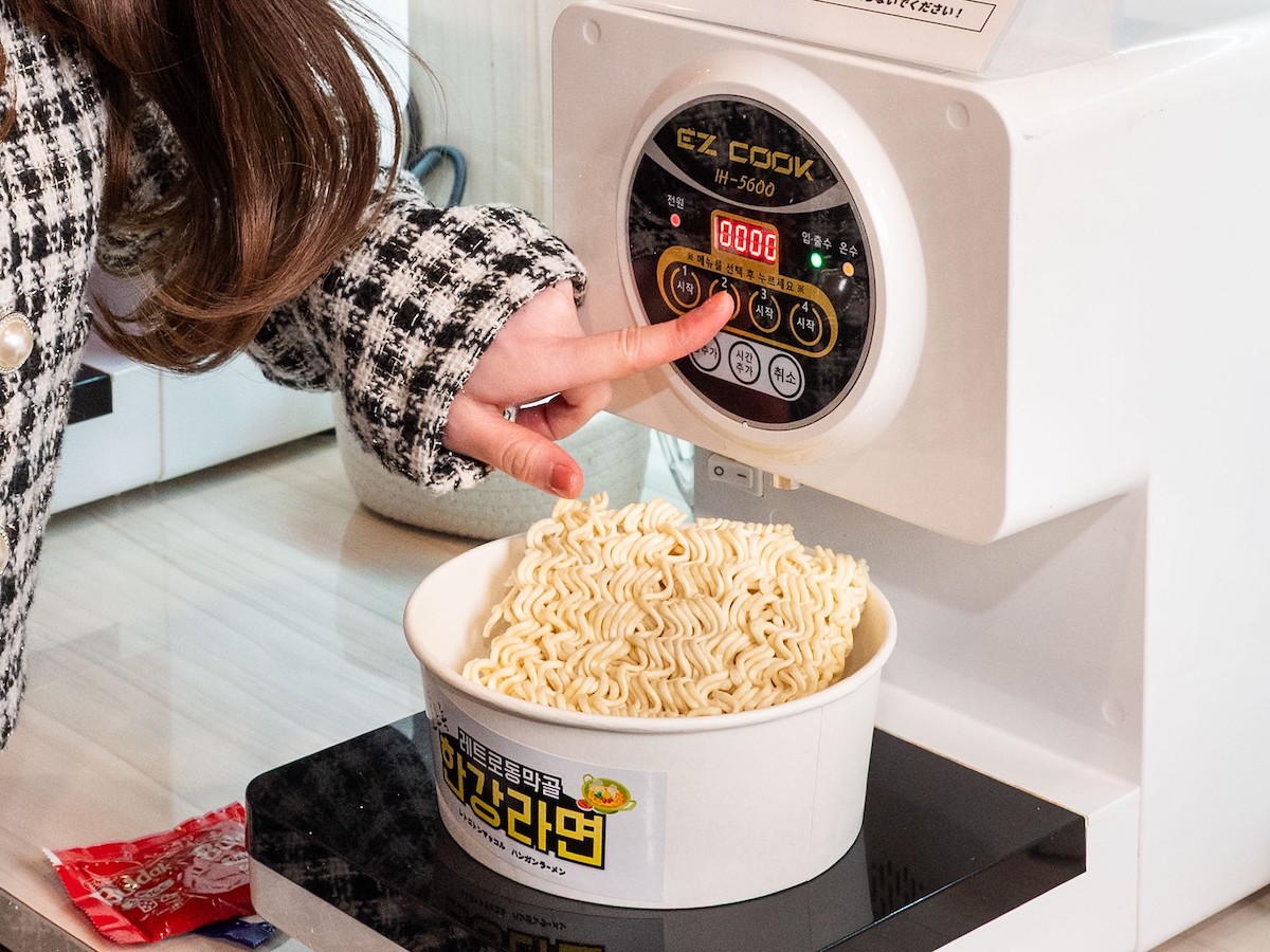 【画像】貴殿らはこの「韓国ラーメン食べ放題定食ランチタイム1320円（ディナータイム1760円）税込」にいくら払える？ [377482965]